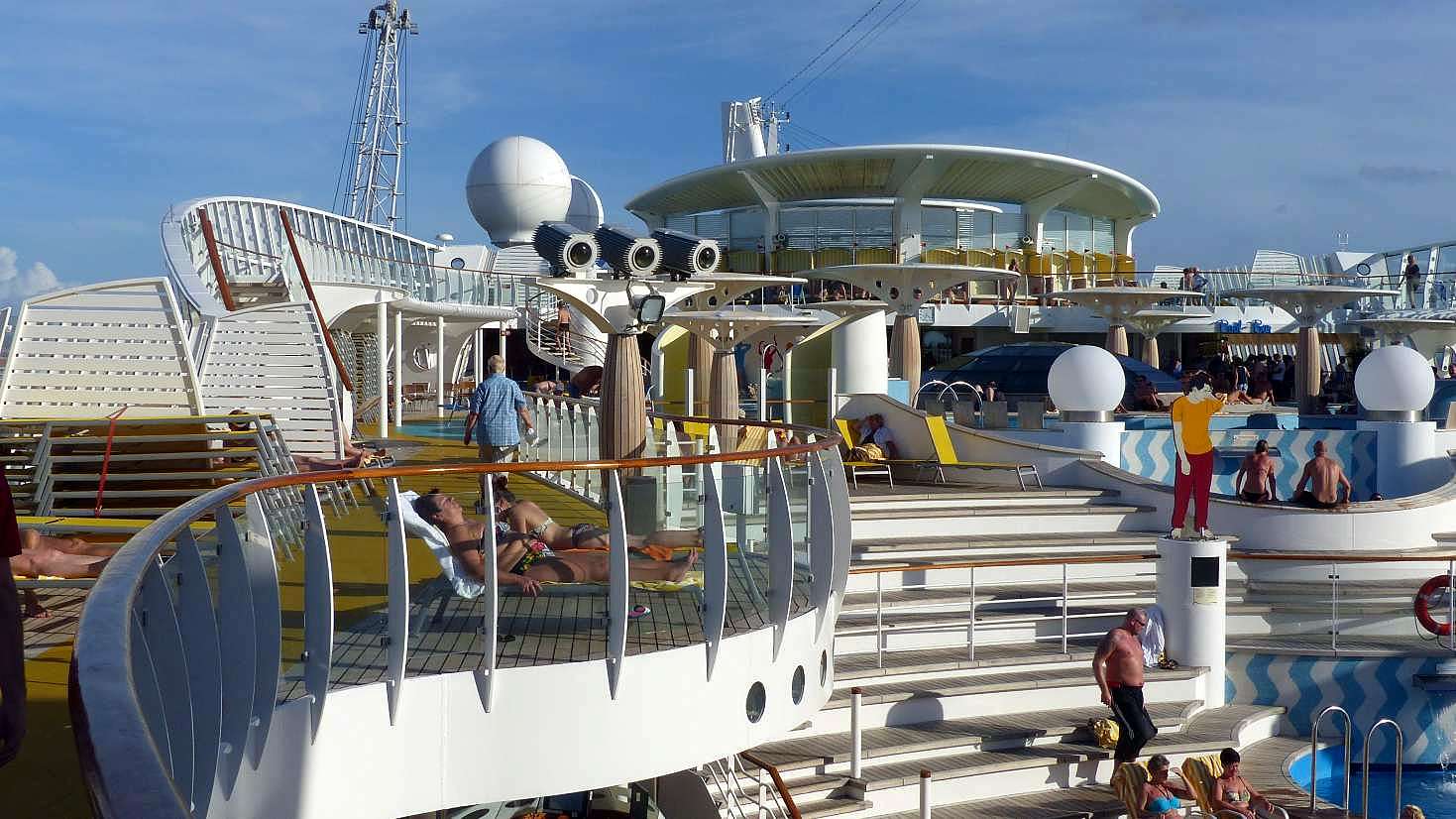 AIDALUNA - wir bummeln über die Aidaluna, von der Aussenansicht bis zum ...