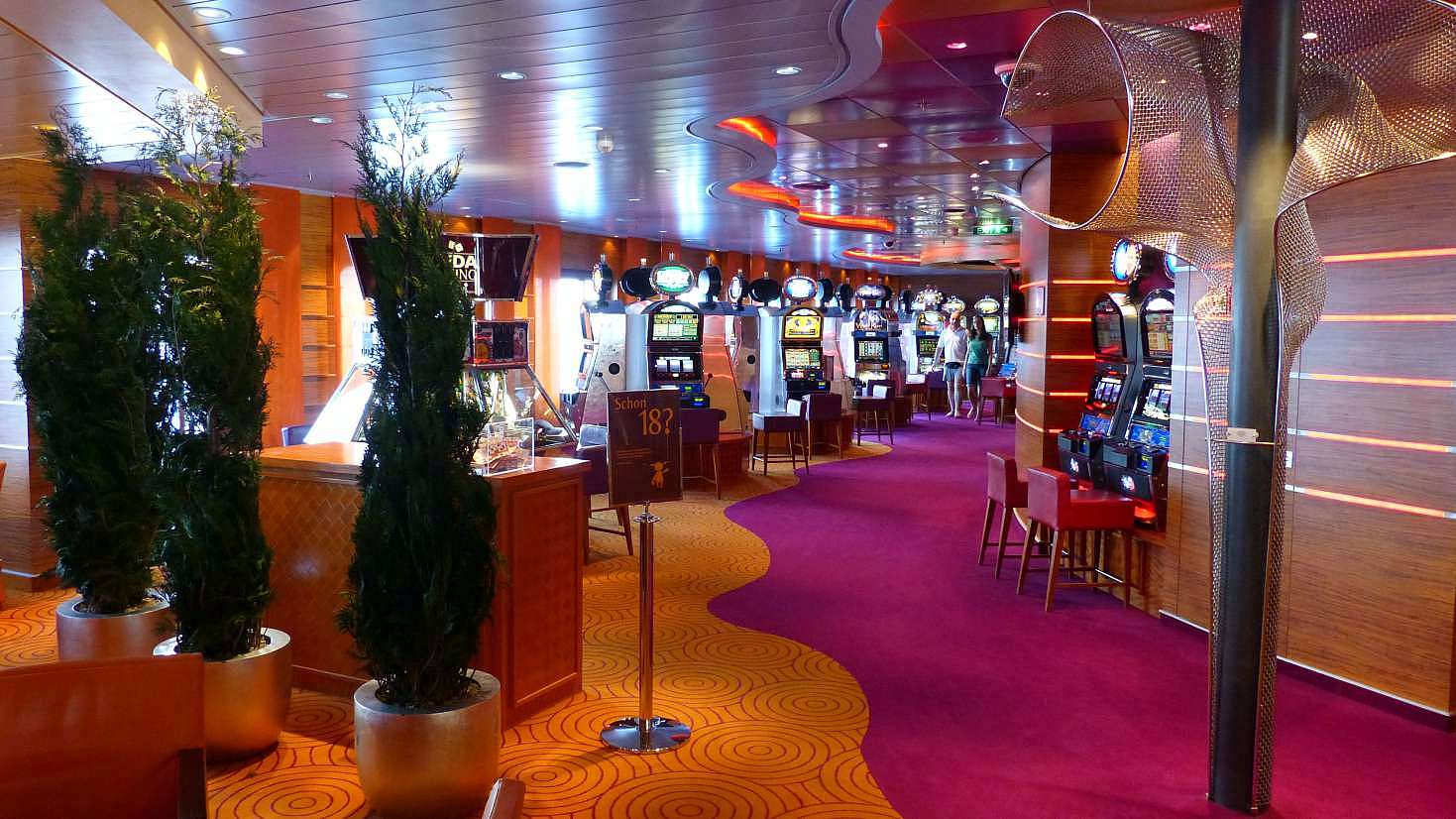 AIDALUNA - wir bummeln über die Aidaluna, von der Aussenansicht bis zum ...